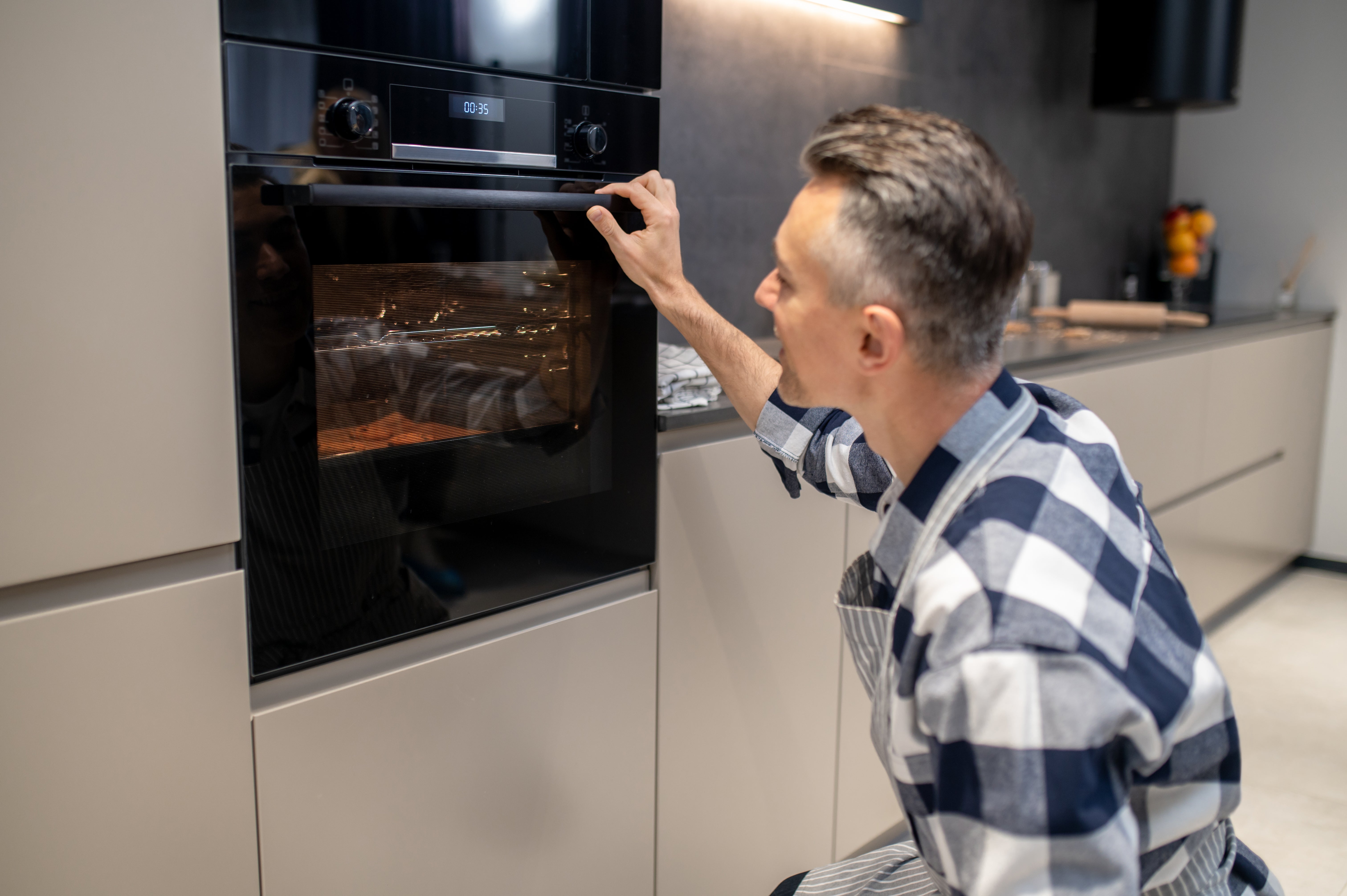 Oven Power Consumption Explained: How Much Electricity Does Your Oven ...